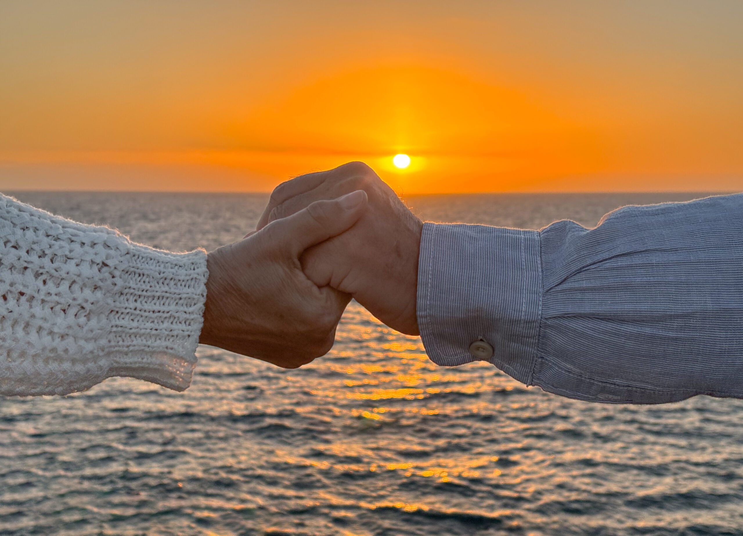 Verdt å lese -- MAGIEN MED Å HOLDE HENDER: HVORDAN NOE SÅ ENKELT KAN ...